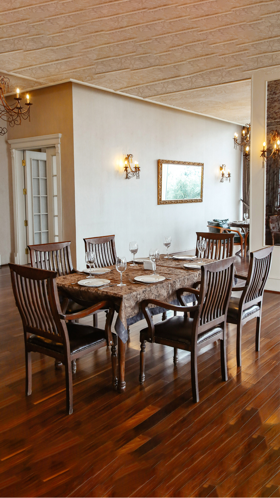RESTAURANT DINING TABLES